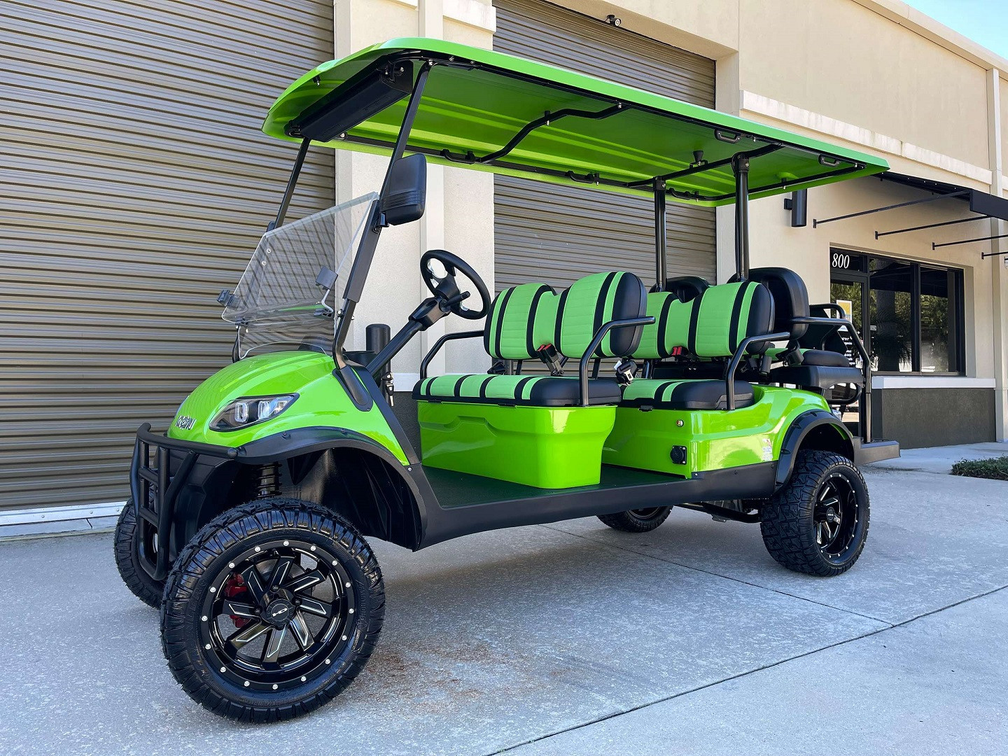 So sánh tác động môi trường giữa golf cart chạy xăng và điện